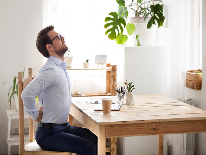 WHAT CAUSES BACK PAIN IN MEN? THE 4 MOST COMMON BACK PAIN CAUSES MEN N